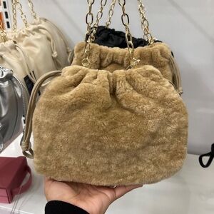 Universal Thread | Bags | Universal Thread Handbag With Gold Chain ...